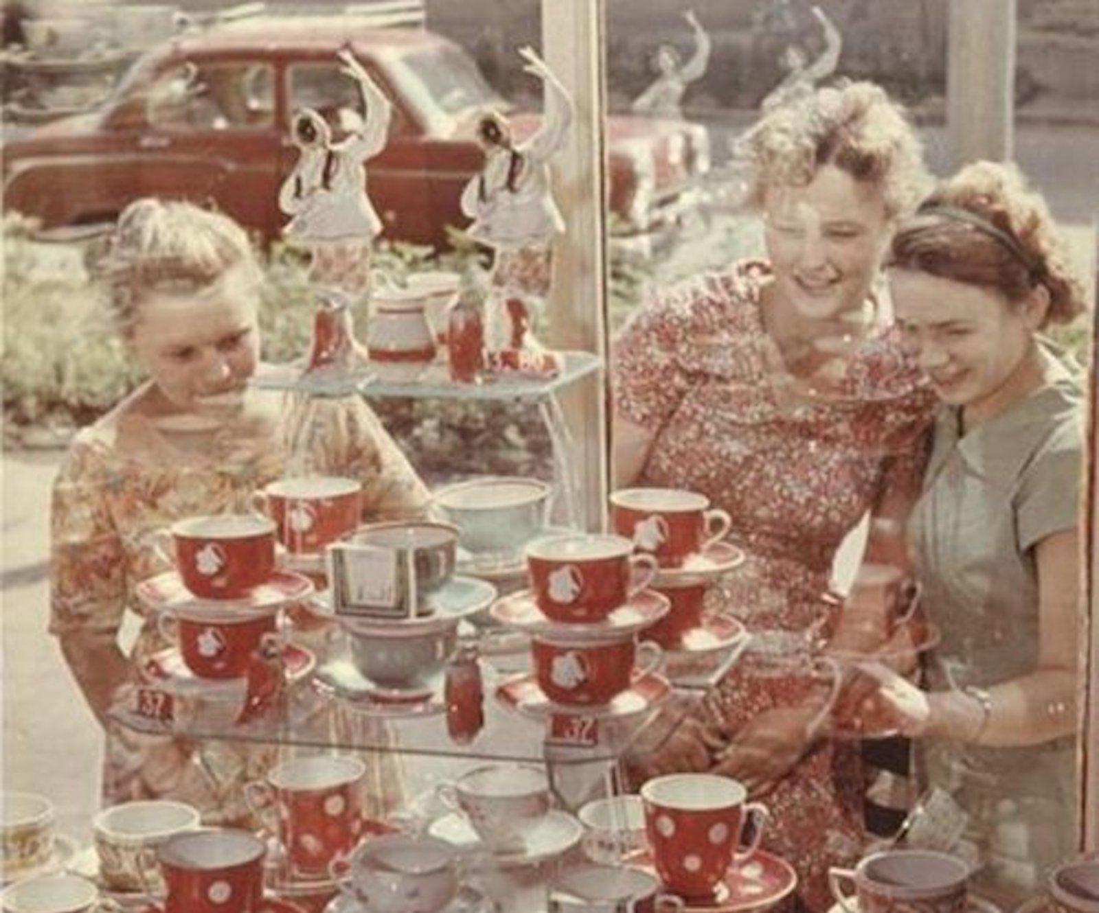 Everyday Soviet life in full colour – Negri Firman PR & Communication